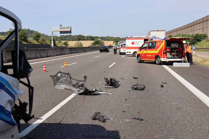Transporter kracht in Lkw: Schwerer Crash auf der A6 bei Sinsheim