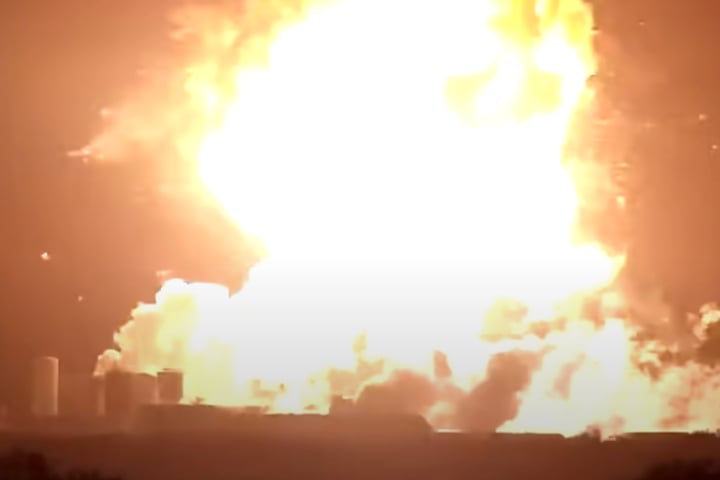 XXL-Feuerball am Nachthimmel: Space-X-Rakete explodiert bei Start!
