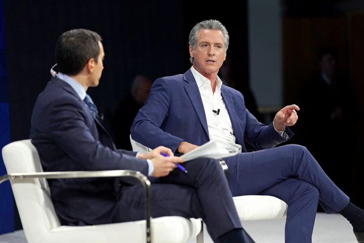 Newsom hits back as MAGA melts down over his sitting position during ...
