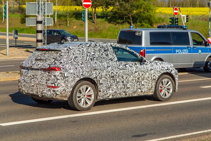 Erlkönig in Sachsen entdeckt: Welches E-Auto versteckt sich hier?