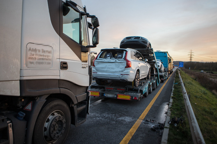 Unfall A7: Mega-Stau nach Unfall mit vier Lastwagen auf A7