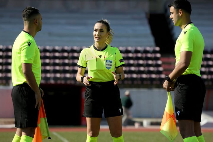 Top-Schiedsrichterin Emanuela Rusta will nicht auf Aussehen reduziert ...