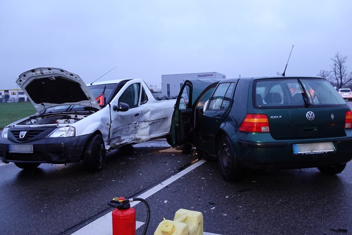 B2 bei Leipzig: Zwei Verletzte nach Kreuzungs-Crash!