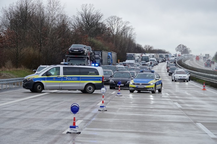 15 Kilometer! Fetter A4-Stau nahe Dresden nach Unfall mit mehreren Fahrzeugen