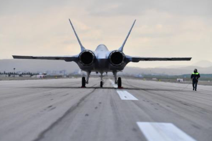 Türkei präsentiert neuen Kampf-Jet: Erste Bilder zeigen das Flugzeug ...