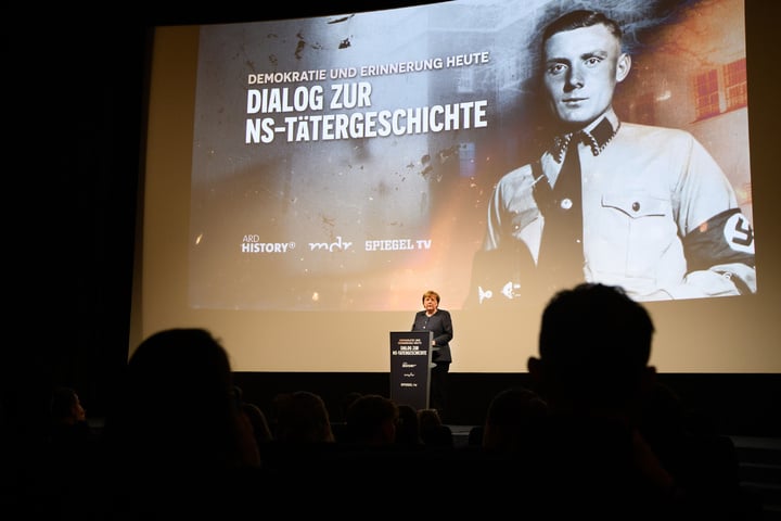 Angela Merkel über Täter der NS-Verbrechen: "Ganz wichtig zu verstehen ...