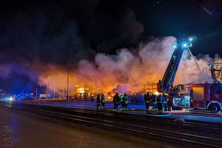 Großbrand in Leuna: Eine Millionen Euro Schaden bei Brand im Saalekreis