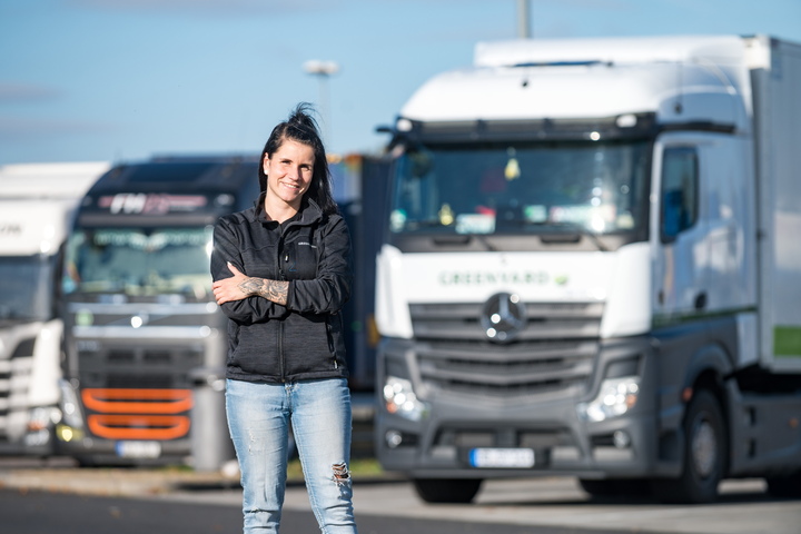 Truckerin Sandra aus Sachsen wird TV-Star: Sie schulte zur Brummi ...
