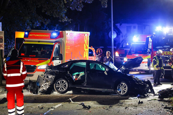 Tödlicher Verkehrsunfall in Hagen: Fahrer stirbt - zwei Frauen schwer verletzt