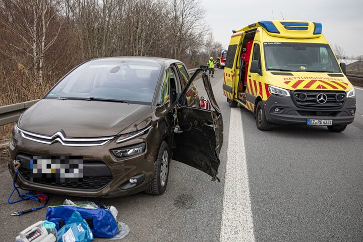 Unfall A4: Schwerer Unfall auf A4 - Senior nach Panne von Lkw erfasst