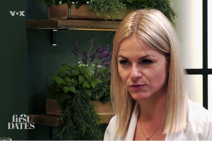 First Dates: Als er seinen Job verrät, ist sie völlig verunsichert