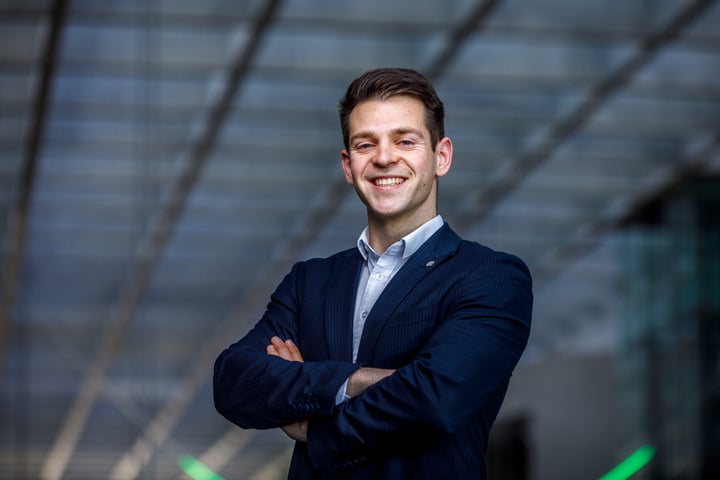 Erst 27 Jahre und schon im Bundestag: Hattest du überhaupt mal einen ...