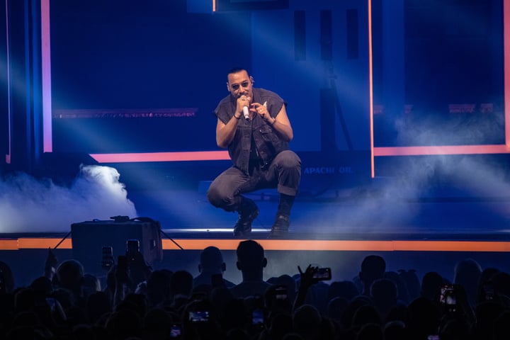 Apache 207 in Leipzig: Sänger fährt mit BMW durch die Menge!