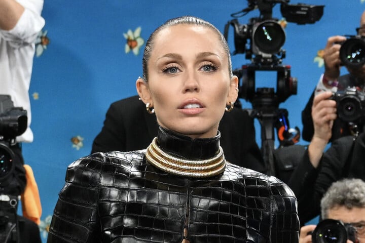 Miley Cyrus spricht offen über seltene Stimmekrankheit und ihre ...