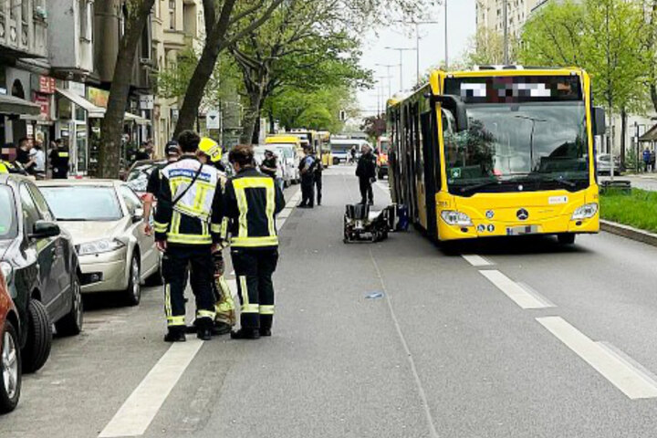 BVG-Bus legt in Berlin-Friedenau Vollbremsung hin: Zehn Verletzte!