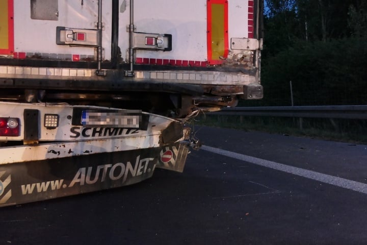 Unfall A14: 23-Jähriger stirbt bei Unfall auf A14 - So kam es zum tödlichen Zusammenstoß!