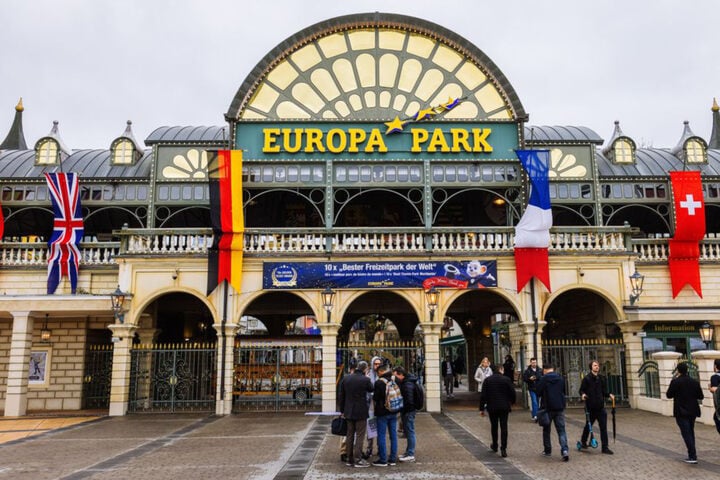 Stromausfall im Europa-Park in Rust: Drei Bahnen evakuiert
