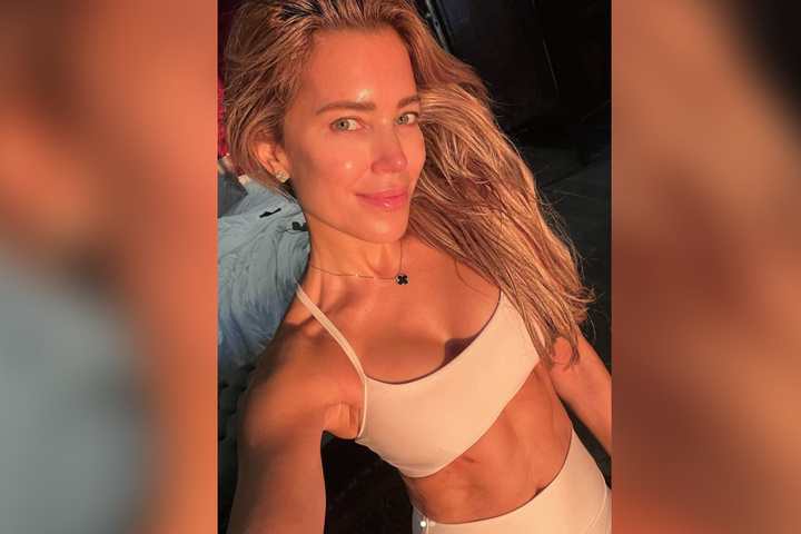 Wow! Welche Granate begeistert hier mit ihrem Mega-Sixpack?