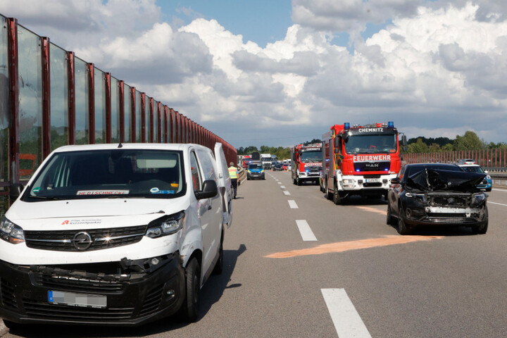 Staugefahr nach Unfall mit mehreren Fahrzeugen auf A4
