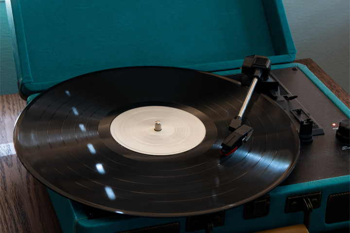 Turntable cleaning and how to clean a record player stylus