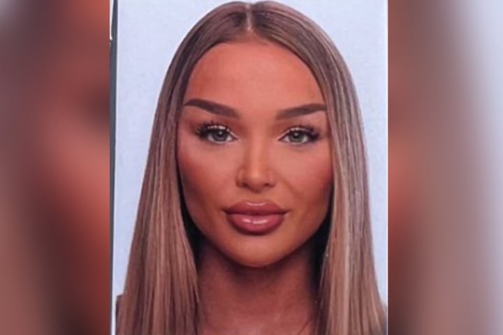 Emmy Russ ohne Insta-Filter: Influencerin zeigt künftiges Ausweisfoto