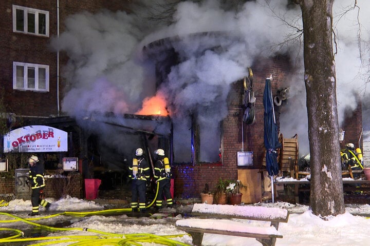 Hamburg: Brand im Restaurant "October" - 16 Menschen evakuiert