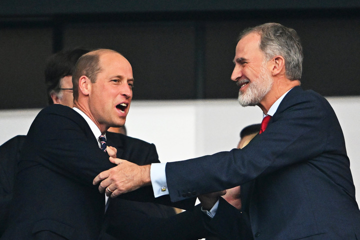 Prinz William und König Felipe VI fiebern beim EM-Finale mit