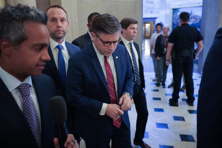 US House votes to curb Trump's Iran war powers: "A loud and unambiguous ...