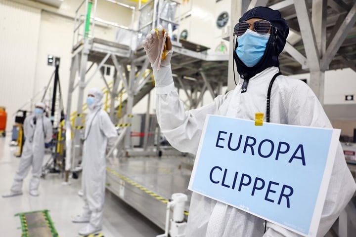 Will NASA's Clipper probe find the conditions for life on Jupiter moon?