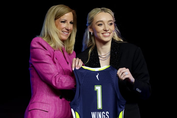 Paige Bueckers nabs No. 1 pick in 2025 WNBA Draft!