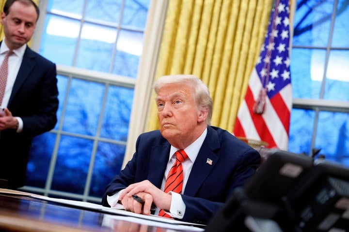 Trump signs executive order allowing US businesses to bribe foreign governments