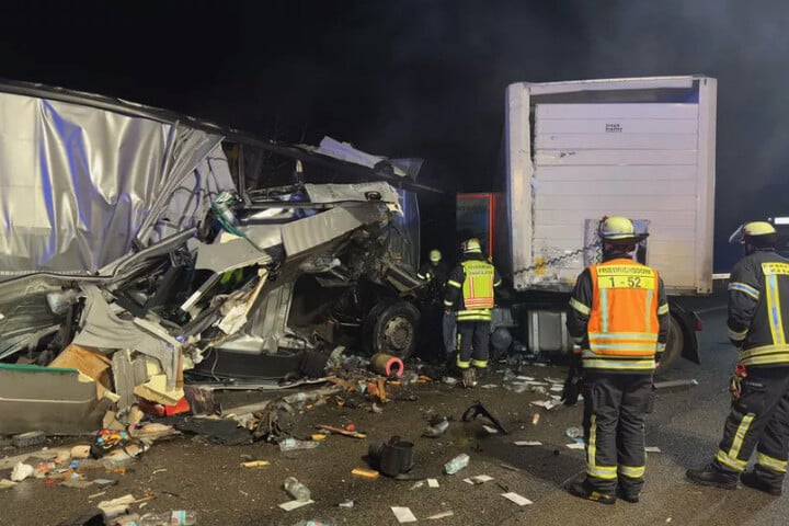Unfall A5: Heftiger Laster-Crash auf der Autobahn - Verursacher aus Führerhaus geschleudert
