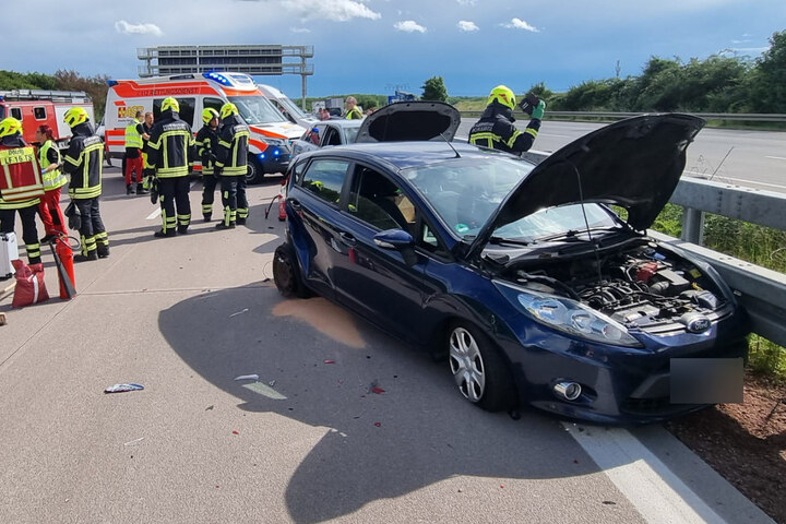 Unfälle legen A9 bei Leipzig lahm: Mehrere Autos krachen ineinander