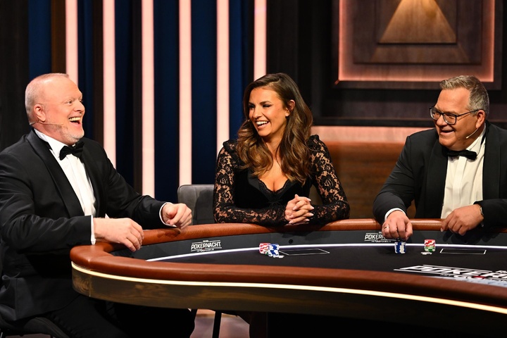 Raabs Pokernacht: Laura Wontorra überrascht mit Poker-Geschichte