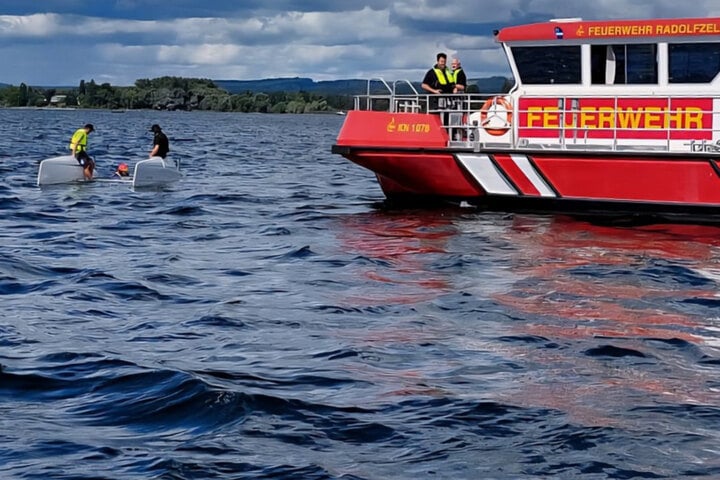 Katamaran kentert auf Bodensee: Zwei Männer gerettet