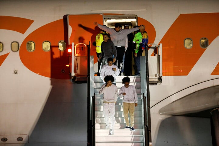 Nearly 200 Venezuelan migrants deported from US arrive in Caracas