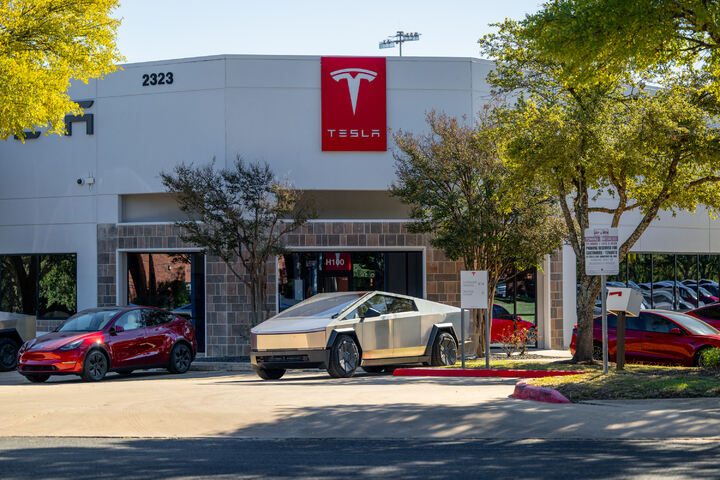 Authorities are probing overly complicated Tesla doors after spate of ...