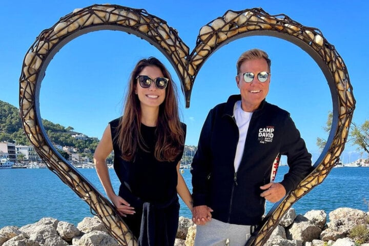 Dieter Bohlen teilt verliebtes Pärchen-Pic mit seiner Carina