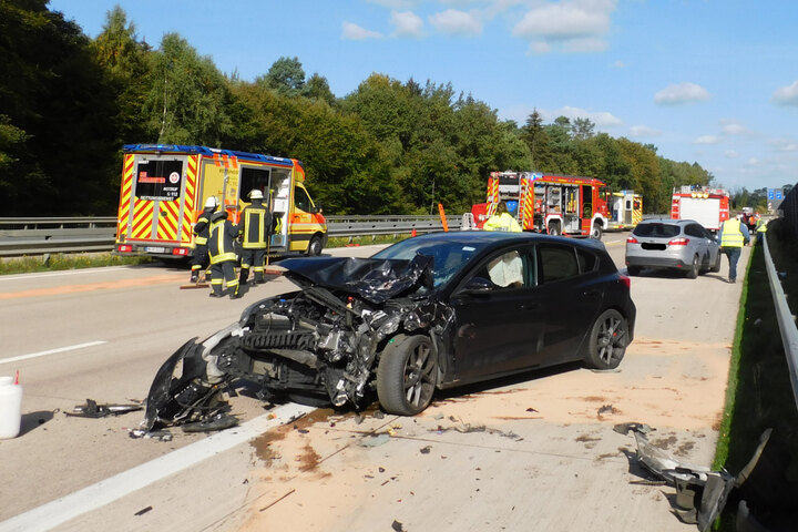 Schwerer Crash mit fünf Autos auf A7: Mehrere Verletzte