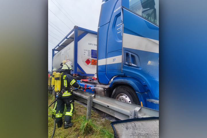 Unfall auf A61: Gefahrgut-Lkw brennt auf Autobahn - Zeugen schlagen Alarm!