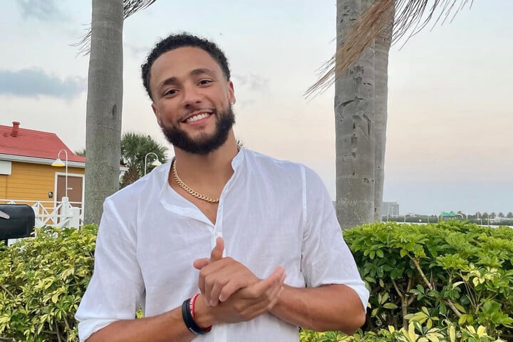 Austin Mack interview: 49ers star honors Juneteenth with special Mack ...