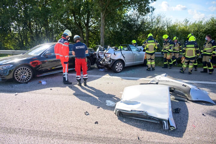 Unfall A23: Sechs Verletzte bei schwerem Unfall auf der A23 bei Pinneberg