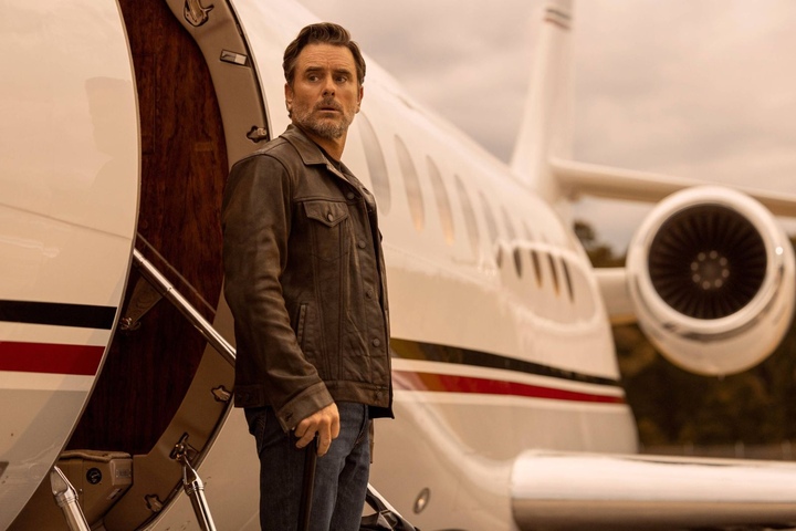 "Outer Banks"-Bösewicht Ward Cameron: So denkt Charles Esten über seine ...