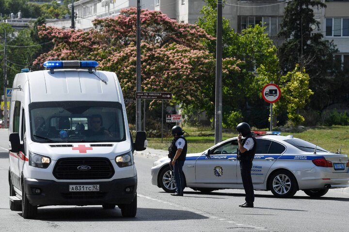 Ukraine launches massive attack on Crimean city as Russia blames US for ...
