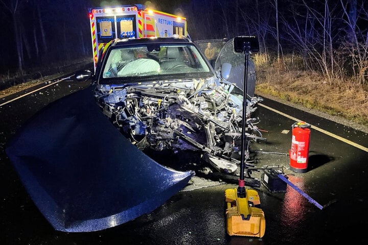 Schlimmer Frontal-Crash in Helmstedt: Vier Menschen schwerst verletzt!