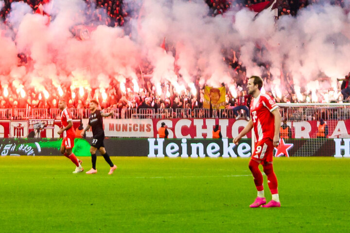 Es geht um über 9000 Tickets: FC Bayern sperrt nach Pyro-Urteil große ...