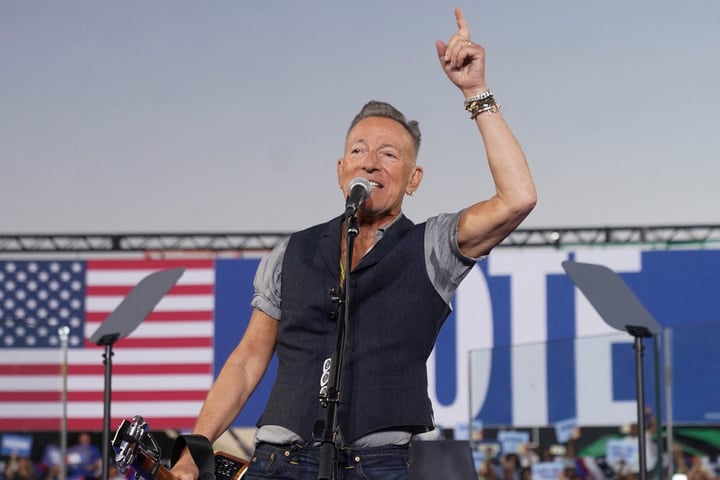 Bruce Springsteen has harsh words for Trump as he campaigns for Harris ...