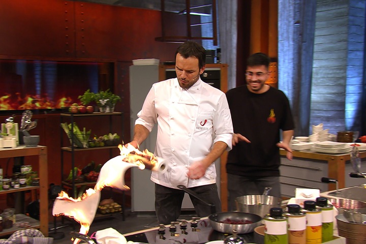 Feuer-Schreck im TV-Studio! Steffen Henssler putzt Zivi Howan runter ...