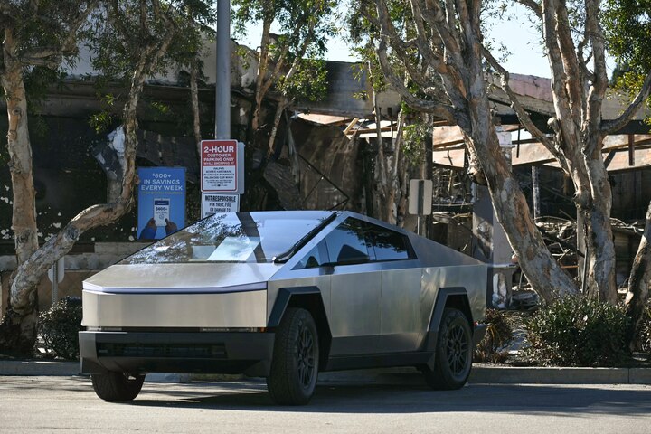 Cybertrucks seemingly set on fire at Tesla dealership in Kansas City