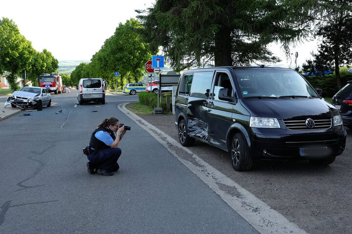 Unfall in Dippoldiswalde: Fünf Verletzte nach heftigem Crash auf Kreuzung!